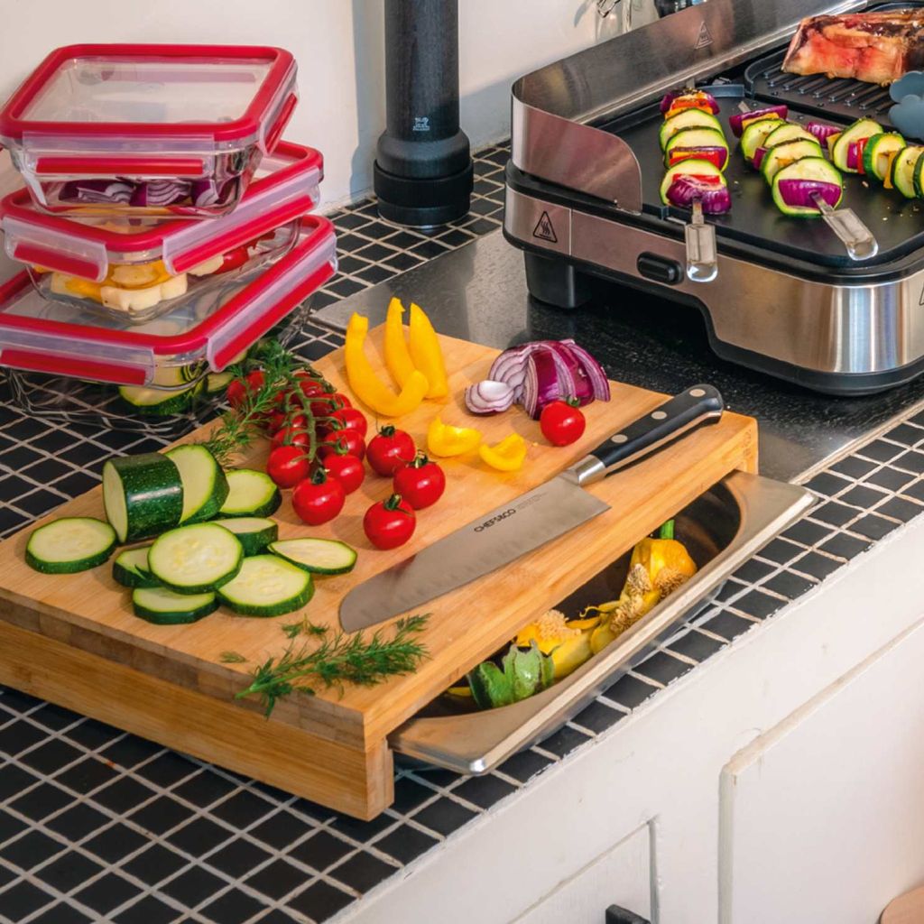 Planche à découper en bambou FSC avec tiroir KENINA Kela - Ambiance ...